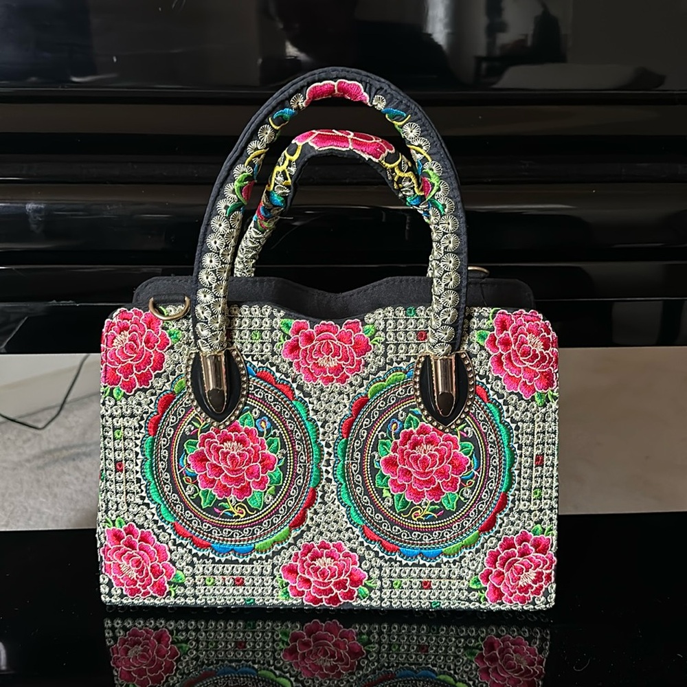 Beautiful Traditional Chinese Embroidered Handbag - Gem